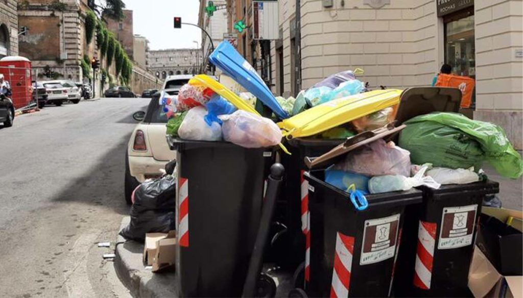 Gestione rifiuti a Roma, ad agosto segnalazioni in calo e raccolta in ...